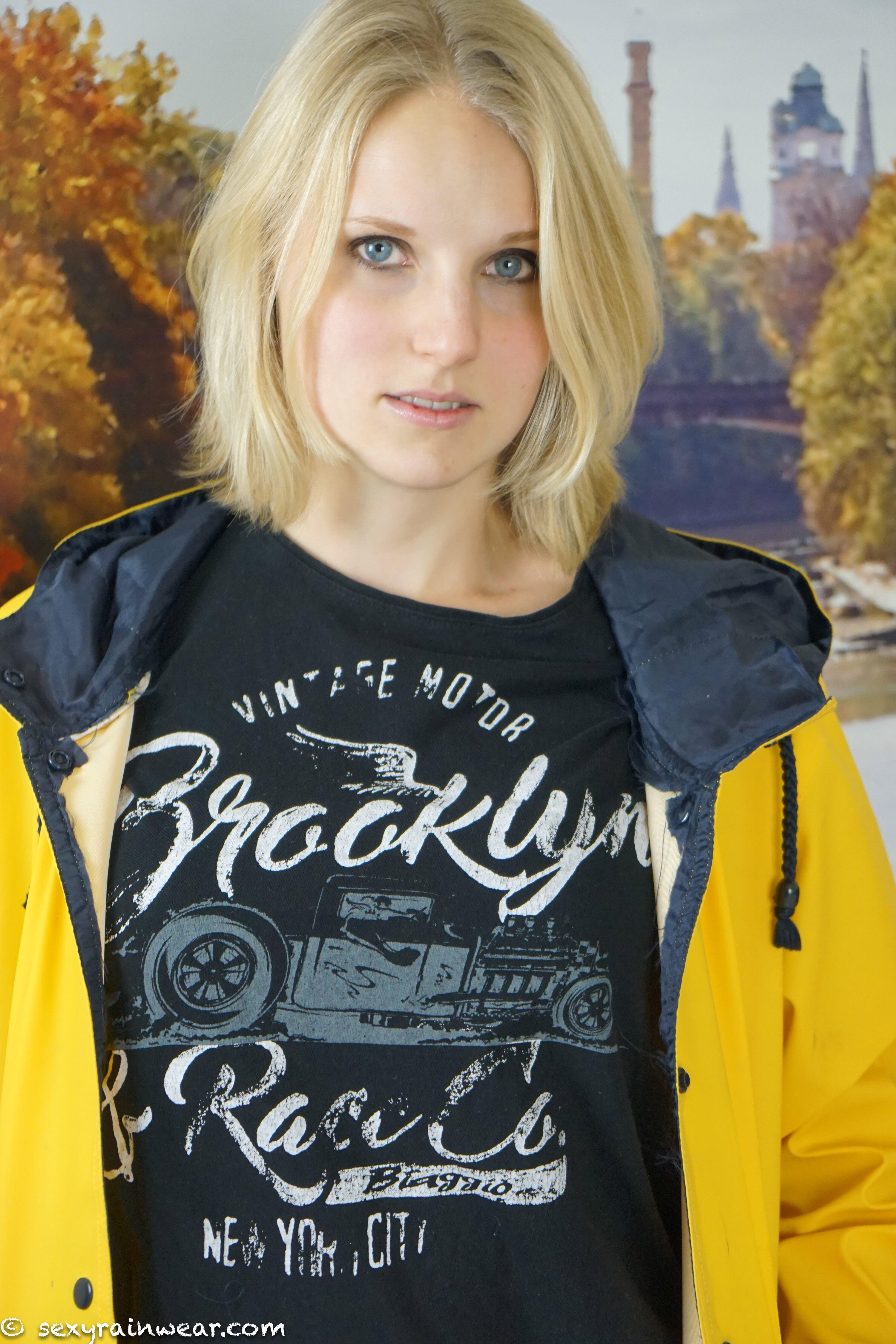 SEXYRAINWEAR.online | Yellow black dreamgirl